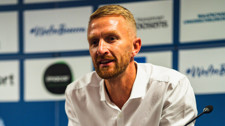 COACH WIM DE DECKER VOOR HET EERST AAN HET WOORD - SK Beveren - # ...